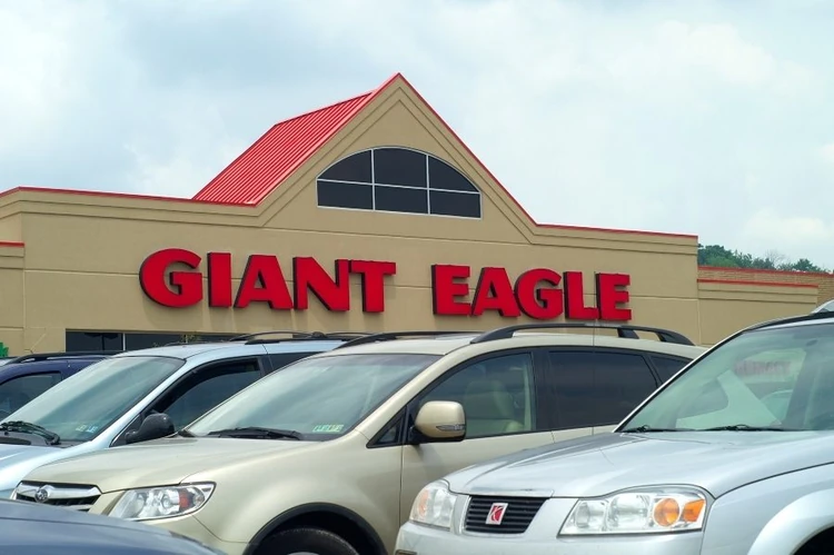 Grocery chain Giant Eagle to phase out single-use plastic by 2025