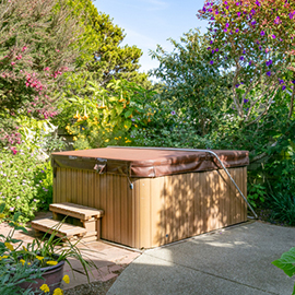 Saltwater Hot Tub Pros and Cons | ConsumerAffairs®