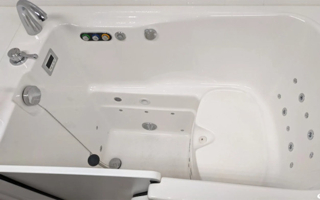 3 Best Walk-In Tubs of 2025, Reviewed by Customers