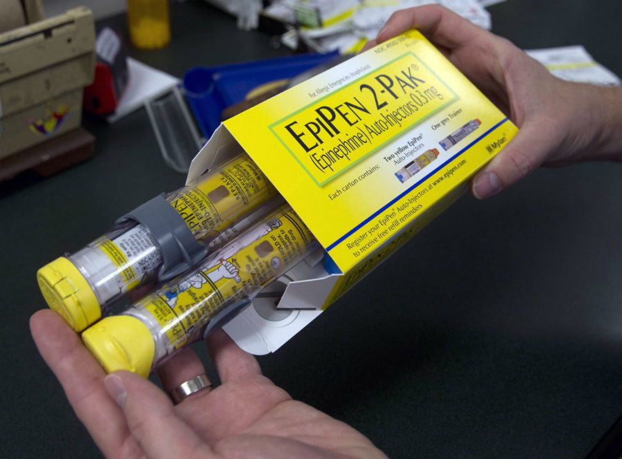 FDA extends expiration dates of some EpiPens amid shortage FDA extends expiration dates of some EpiPens amid shortage