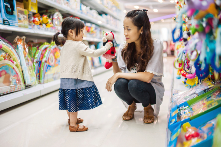 Taking kids to the store may be expensive for parents, survey finds