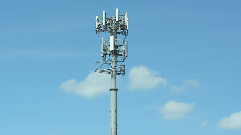 How does wireless internet compare with fiber?